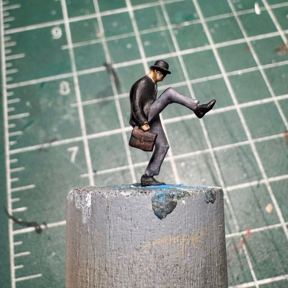 HO Scale model railroad layout details, animals, objects, figures ...